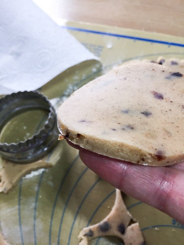 Hot Cross Shortbread Cookies - Farmersgirl Kitchen