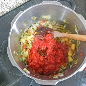 Runner Bean Chutney with Tomato & Chilli - Farmersgirl Kitchen