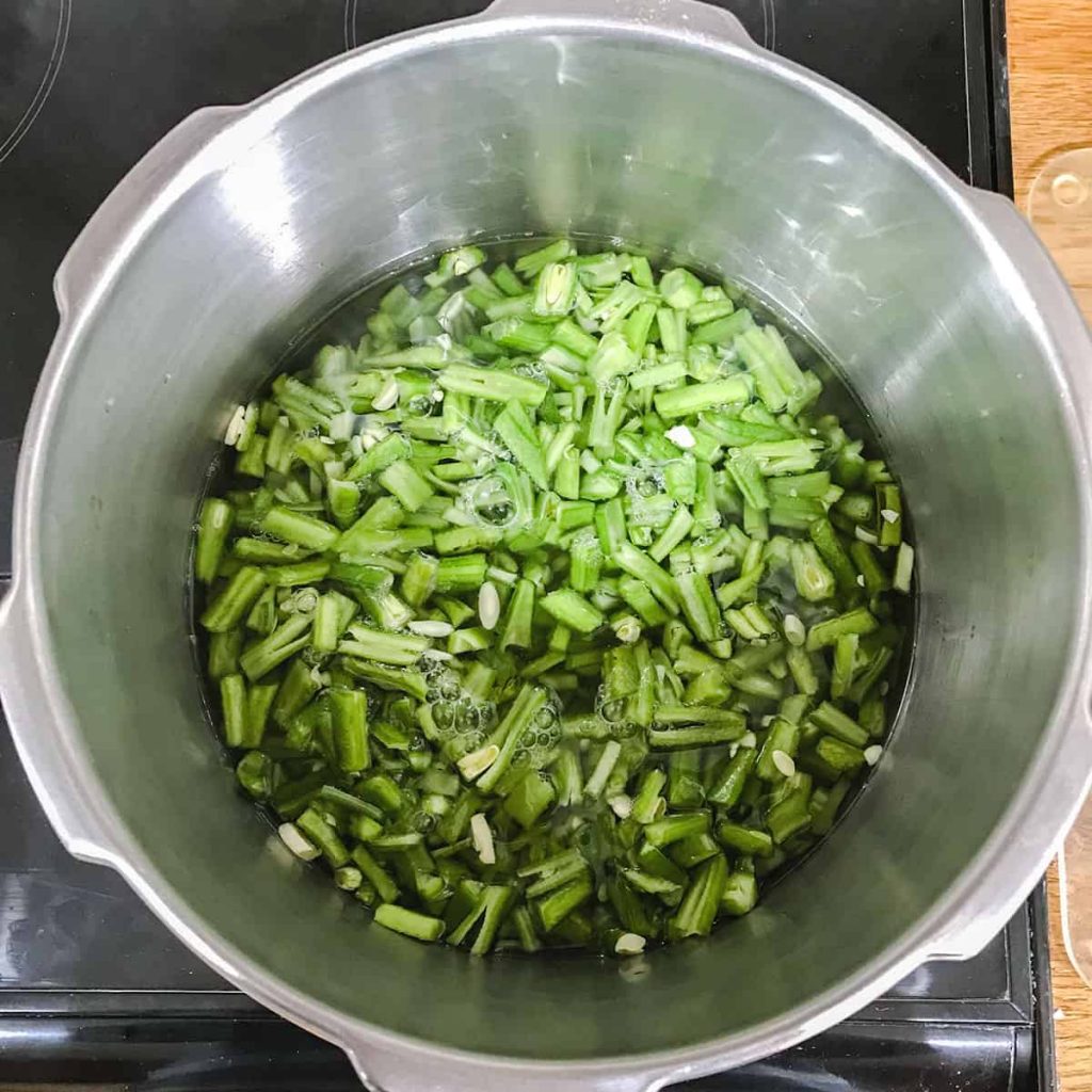Runner Bean Chutney with Tomato & Chilli - Farmersgirl Kitchen