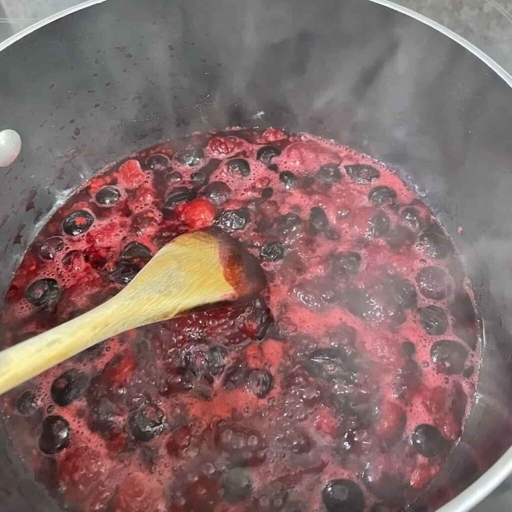 Low Sugar Blueberry & Raspberry Jam - Farmersgirl Kitchen