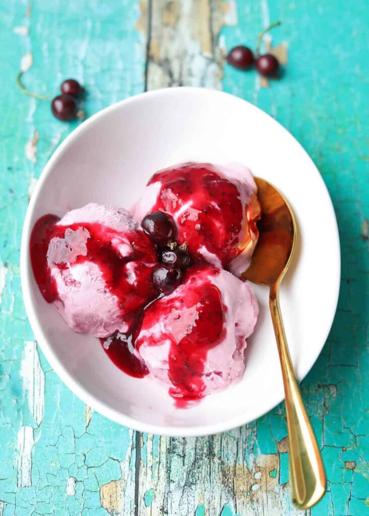 No Churn Blackcurrant Ice Cream - Farmersgirl Kitchen