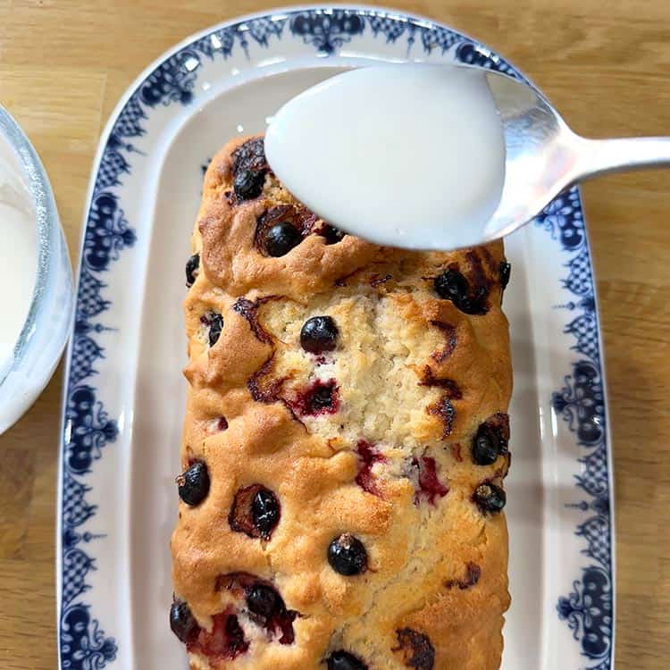 Blackcurrant Loaf Cake - Farmersgirl Kitchen