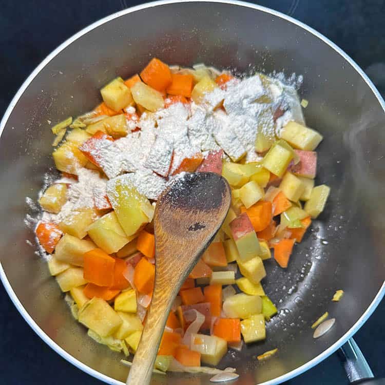 Chunky Vegetable Soup (WW2 Ration Recipe) - Farmersgirl Kitchen