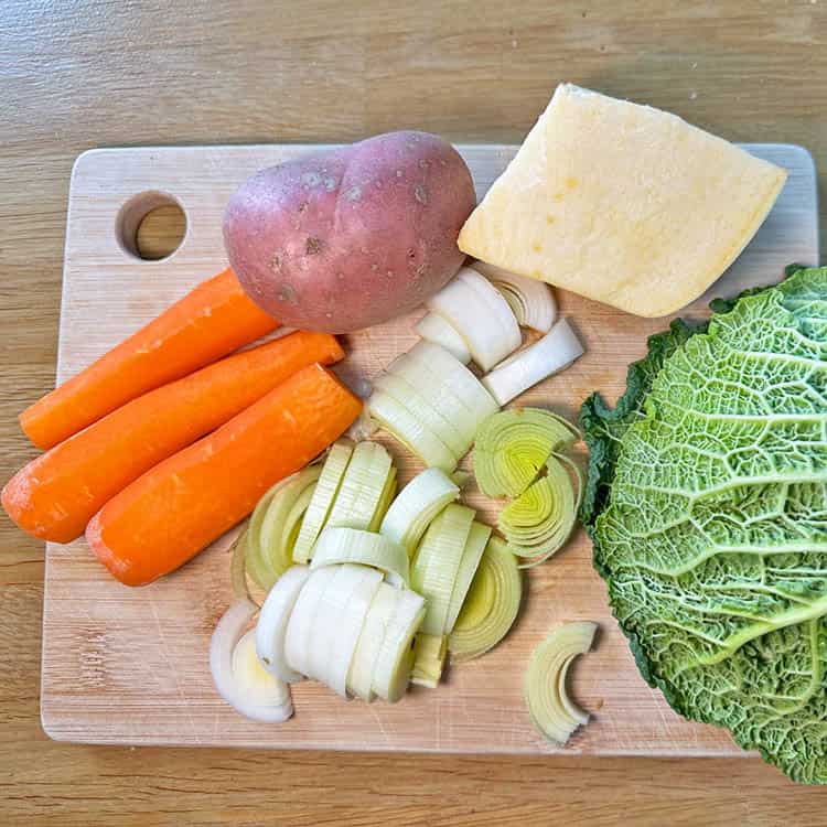 Chunky Vegetable Soup (WW2 Ration Recipe) - Farmersgirl Kitchen